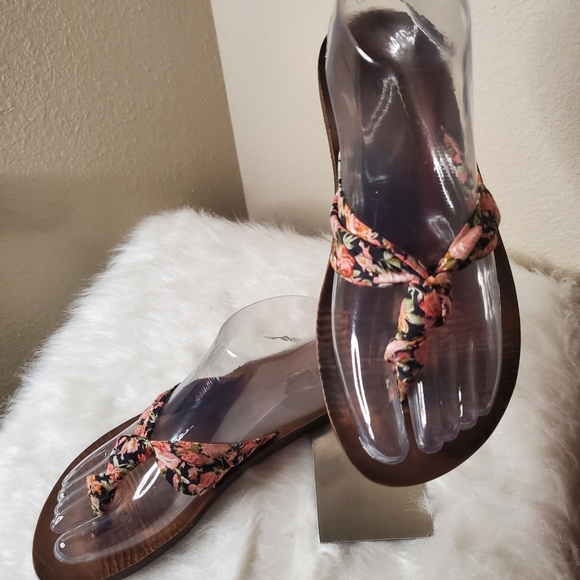 owl | Shoes | Floral Print Sandal | Poshmark
